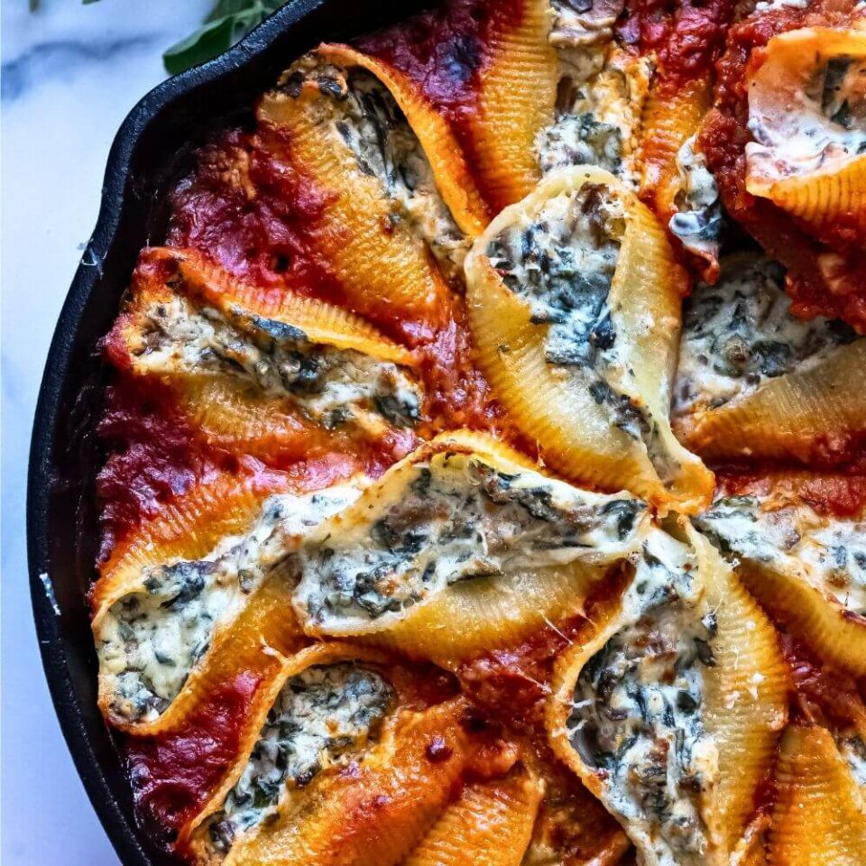 Spinach ricotta stuffed shells - Yummy and fully
