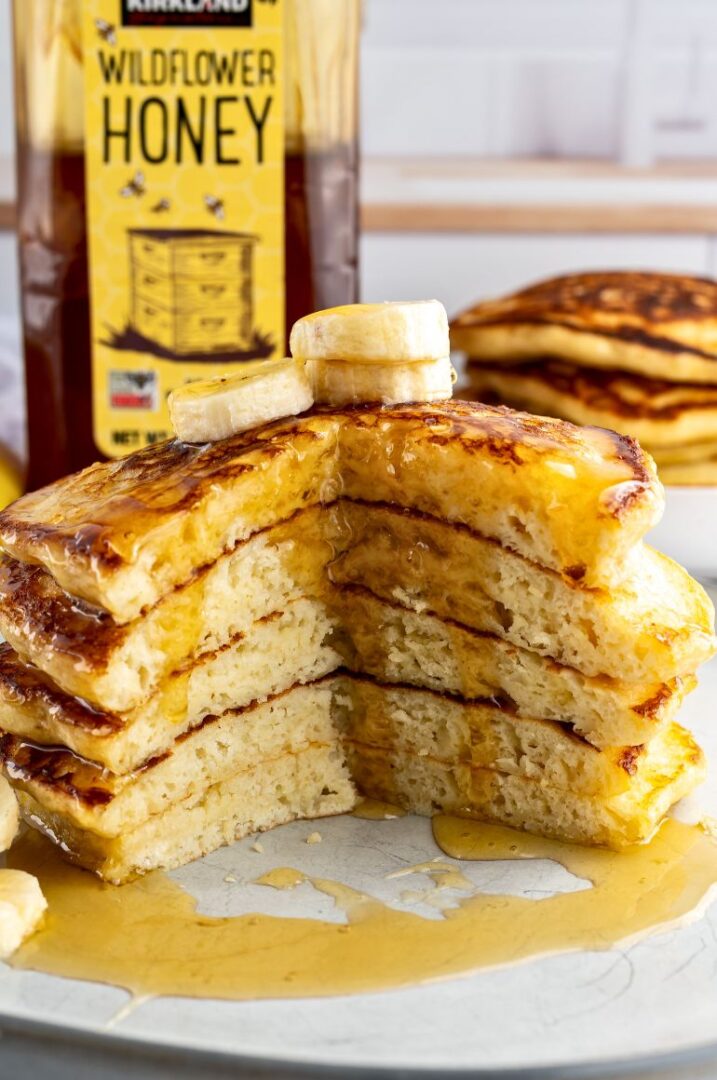 Quick and Easy Fluffy Buttermilk Pancakes - Yummy and fully