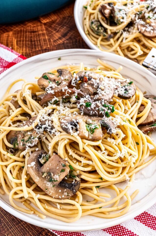 Mushroom and Garlic Spaghetti - Yummy and fully